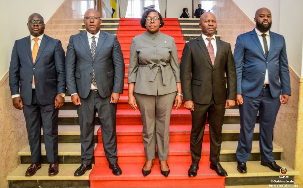 Primeira-Ministra empossa novos directores da APIEX, IPEME, ICM e ARA ...